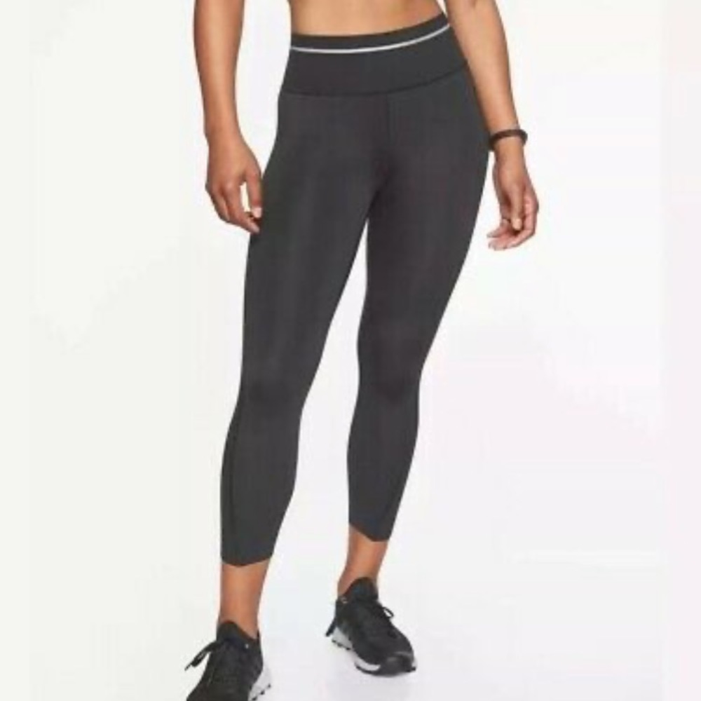 Athleta Sonic Capri In Black - Gem